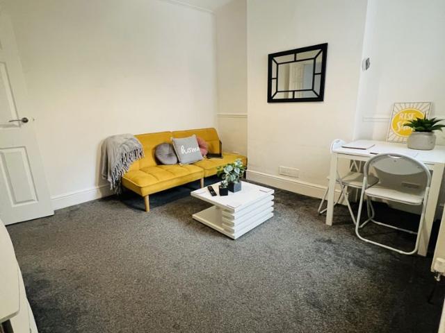 BEDROOM 3 – SMALL DOUBLE