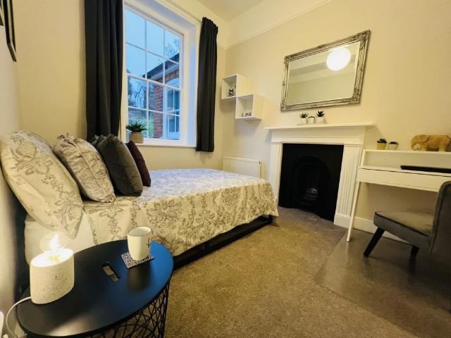 BEDROOM 6 – SMALL DOUBLE ENSUITE