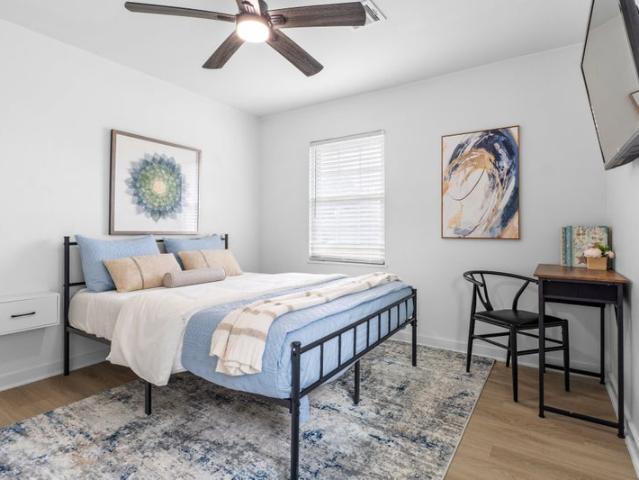 Bedroomshared Bath miles IAH Kingwood
