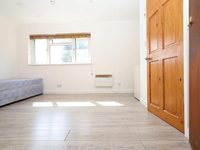 Bedser Drive, Greenford UB6, Studio to rent, £1,050 pcm | PrimeLocation