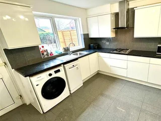 Bedser Drive, London, UB6 0SE, United Kingdom | 4 bed townhouse for rent #138594937 | Rentberry