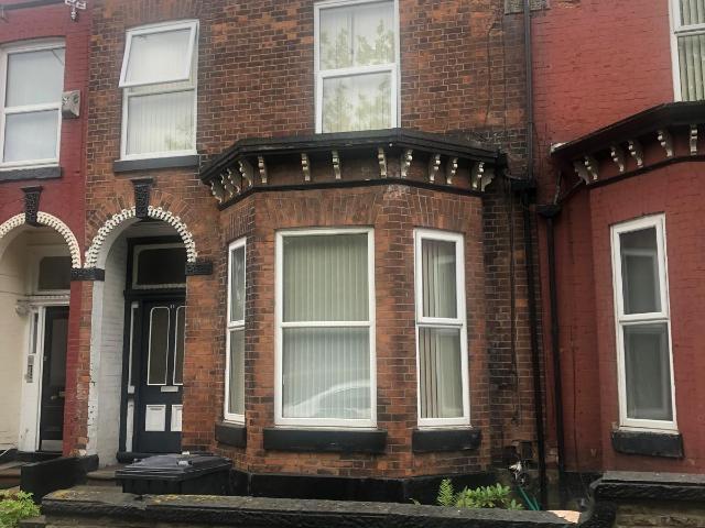Bedsit 4, 43 Bolton Road M6