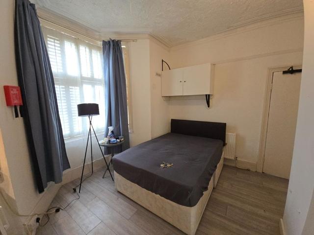 Bedsit, Clova Road, E7
