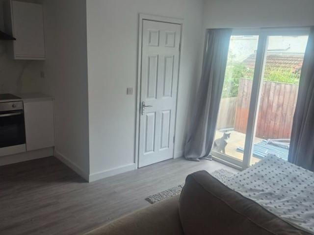 Bedsit, Croydon, CR7