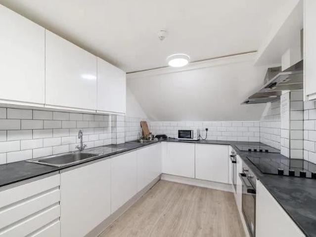 Bedsit, Billiard Lodge, SW9