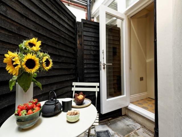 Bedsit Bills Included in Baker Street +Patio