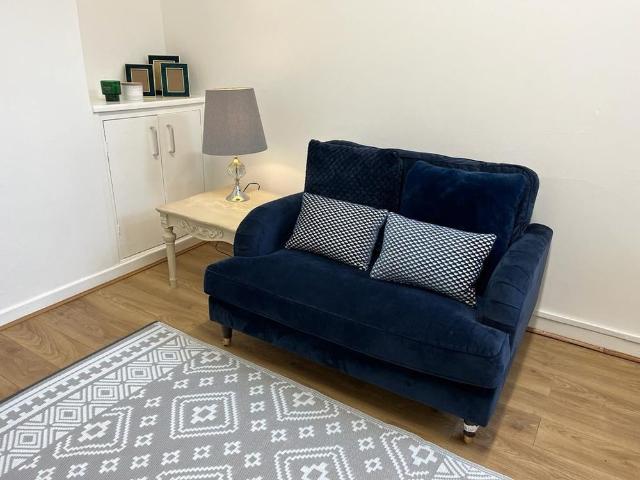 Bedsit, George Street, M25