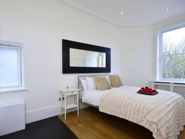 Bedsit, Fitzjohns Avenue, NW3
