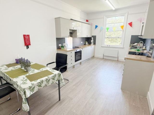 Bedsit Flat, The Drive, Hove