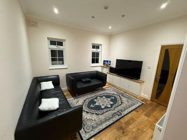 Bedsit, Lakehall Road, CR7