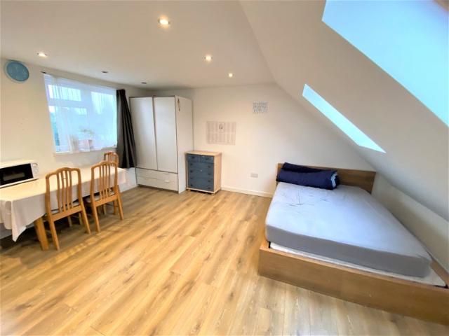 Bedsit Studio £1000 Pcm All Bills Included