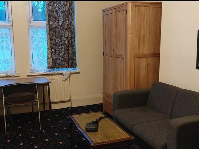 Bedsit, Stanmore Road, B16