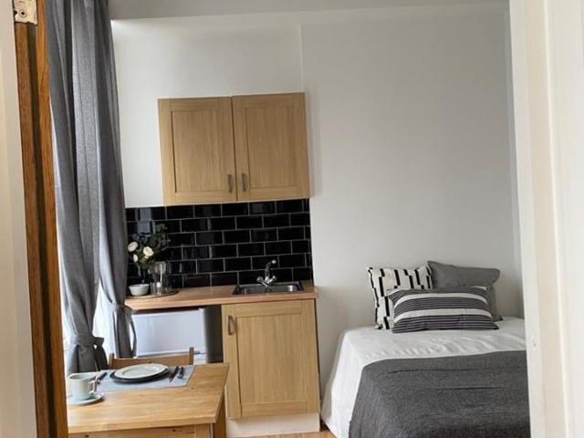 Bedsit, Sumatra Road, NW6