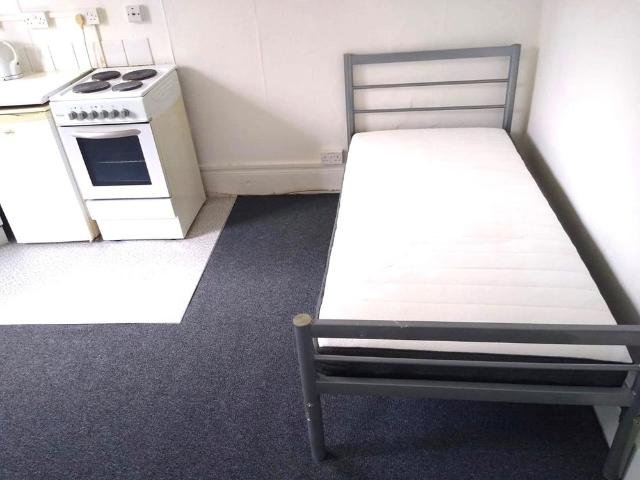 Bedsit, Pandora Road, NW6