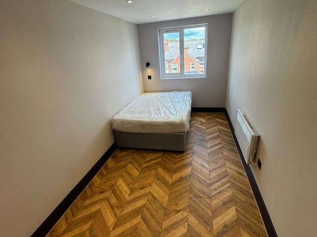 Bedsit, Queens Road, RG4