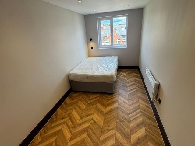 Bedsit, Queens Road, RG4