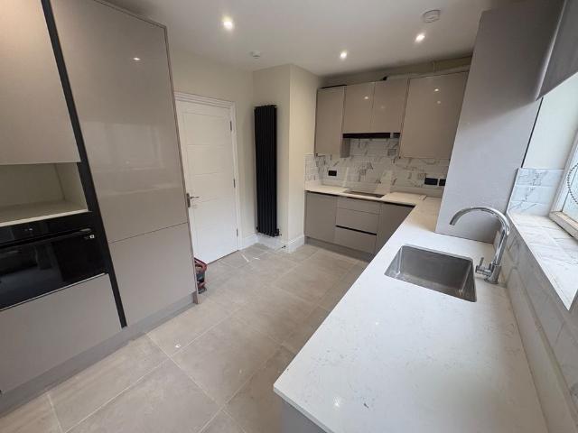 Bedsit, Romford Road, E15