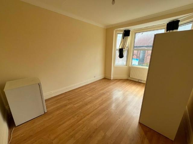 Bedsit, Westbury Avenue, N22
