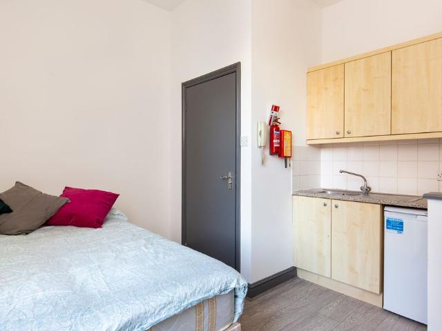 Bedsit W/Private Kitchen All Bills Included Room 2