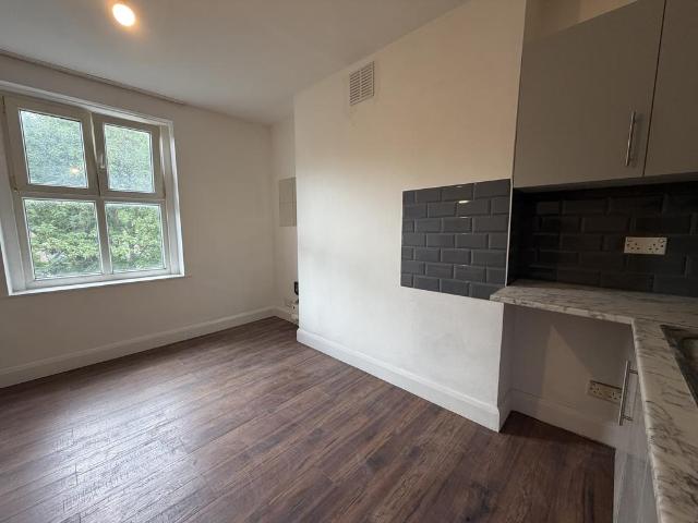 Bedsit to rent