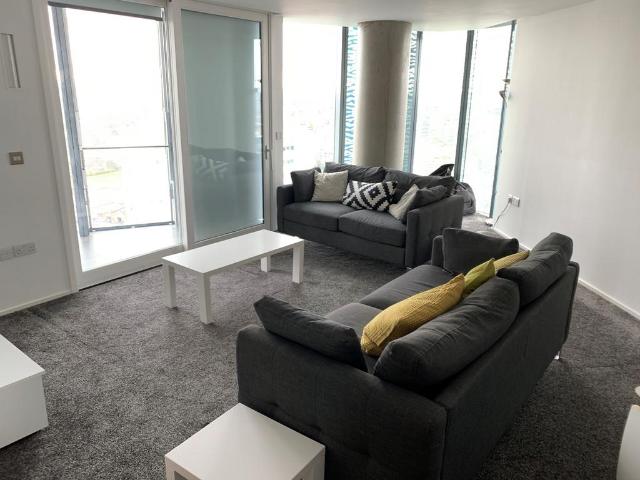 Beetham Tower, 10 Holloway Circus, B1. 3 bed apartment to rent £2,250 pcm £519 pw