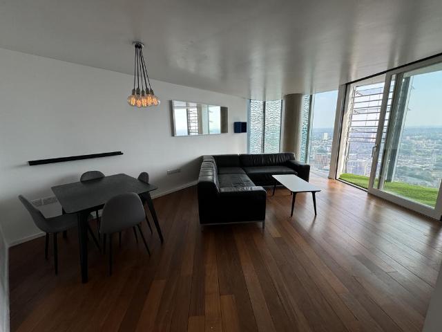 Beetham Tower, 10 Holloway Circus, B1. 3 bed apartment to rent £2,250 pcm £519 pw