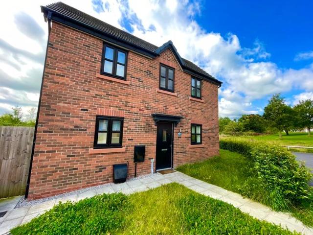 Bee Fold Lane, Atherton M46, 3 bed detached house to rent, £1,250 pcm | PrimeLocation