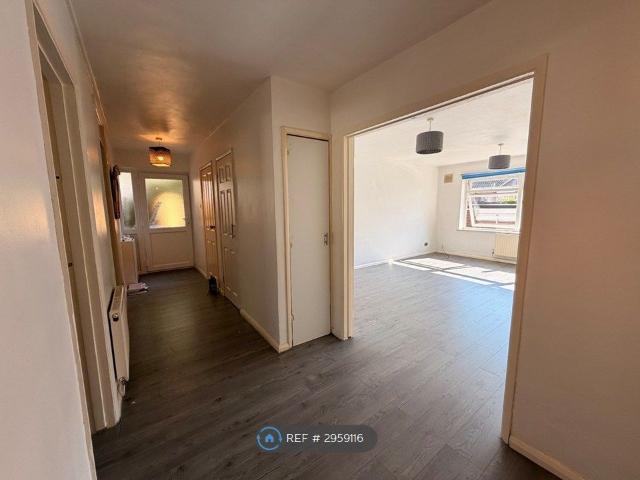 Beech Tree Close, Stanmore HA7, 3 bed maisonette to rent, £2,500 pcm | PrimeLocation