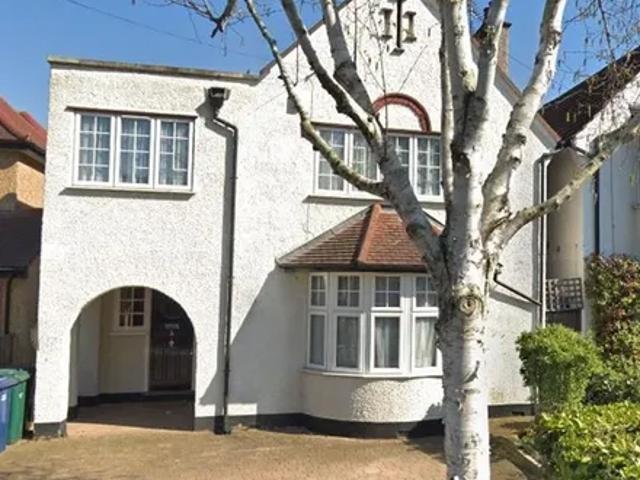 Beech Walk, The Hale, London, NW7 3PJ, United Kingdom | 4 bed house for rent #139333439 | Rentberry