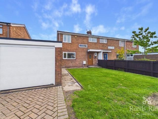 Beech Way, Batley WF17 3 bed semi detached house to rent £1,295 pcm £299 pw
