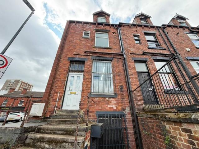 Beech Avenue, Armley, Leeds LS12, 2 bed end terrace house to rent, £900 pcm | PrimeLocation