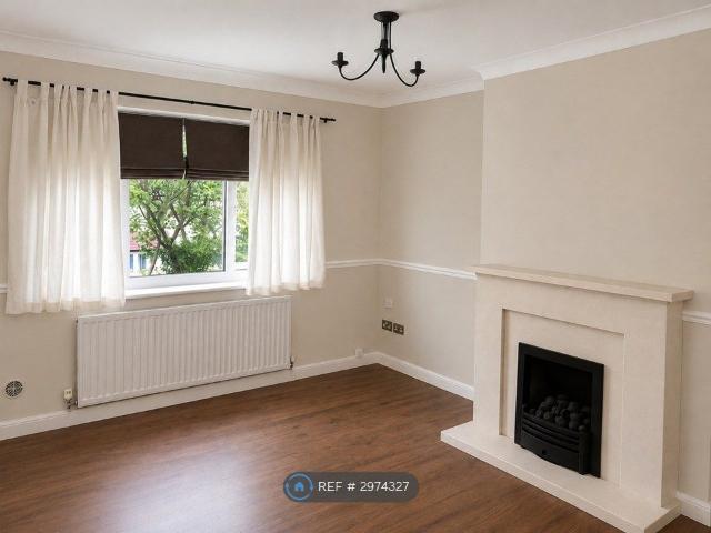 Beech Avenue, Brentwood CM13, 2 bed maisonette to rent, £1,595 pcm | PrimeLocation