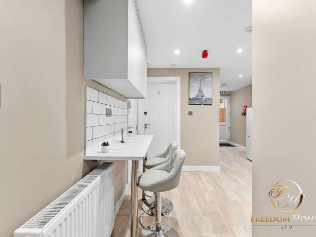 Beech Avenue Room 1