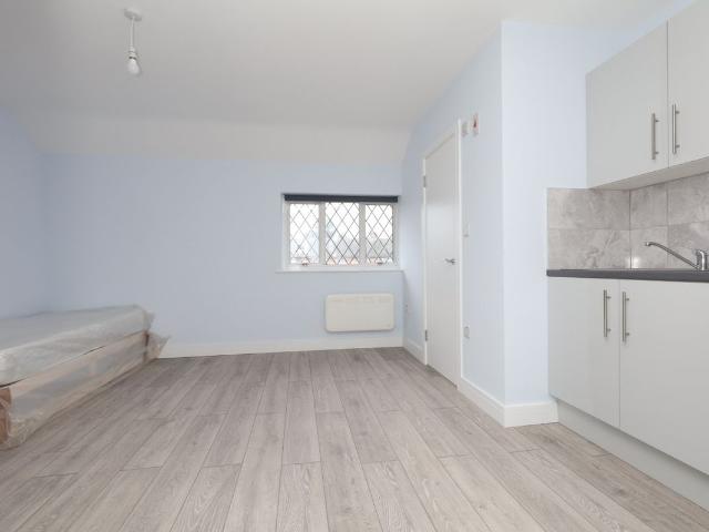 Beech Close, West Drayton UB7, Studio to rent, £1,000 pcm | PrimeLocation