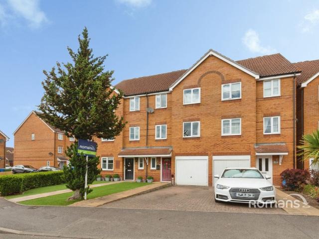 Beech Close, Aldershot, Hampshire GU12, 3 bed town house to rent, £1,900 pcm | PrimeLocation