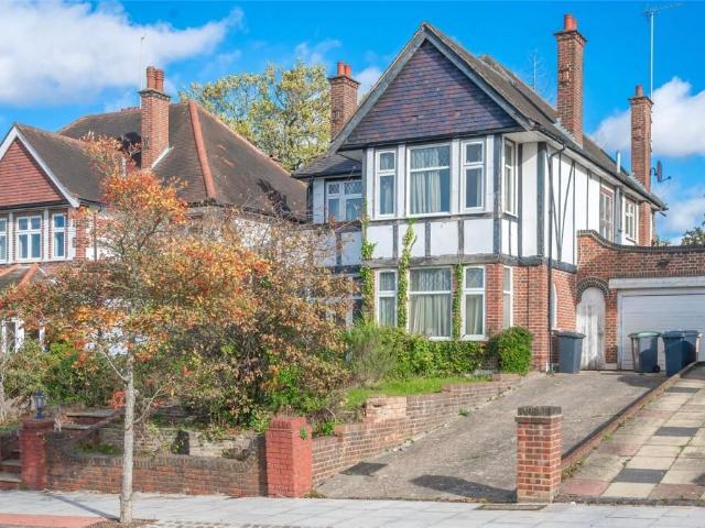 Beech Drive, London N2, 4 bed detached house to rent, £5,500 pcm | PrimeLocation