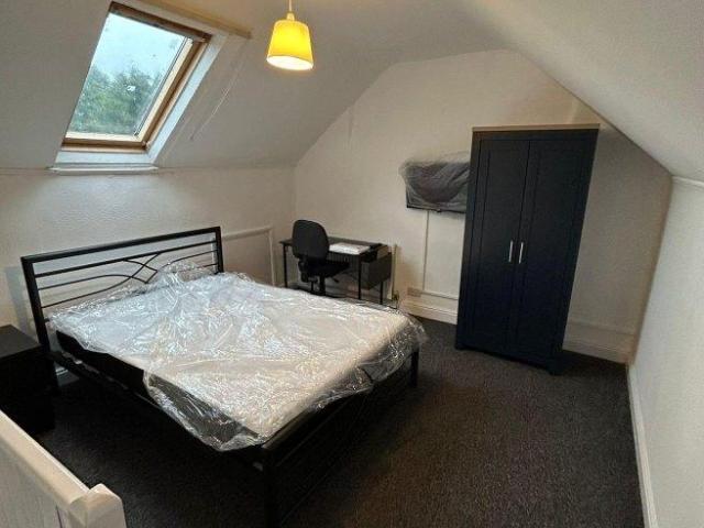 Beech Grove 3 bed house share to rent £1,428 pcm £330 pw