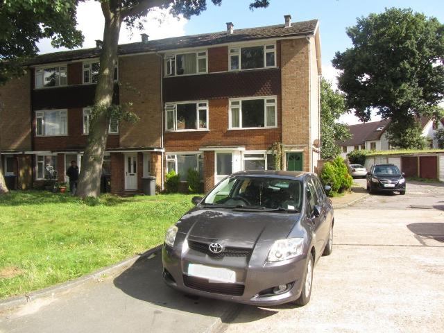 Beech Grove, Addlestone KT15, 2 bed maisonette to rent, £1,600 pcm | PrimeLocation