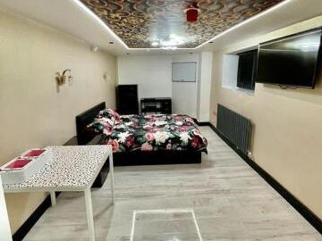 Beech Grove, Manchester, 7 Bedroom House