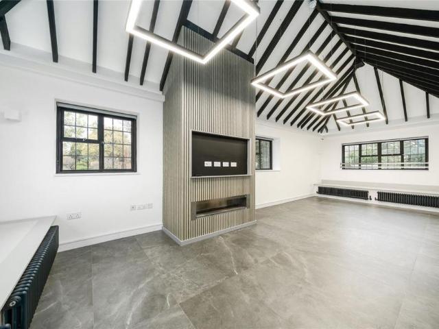 Beech Hill Avenue, Barnet EN4 3 bed flat to rent £4,995 pcm £1,153 pw