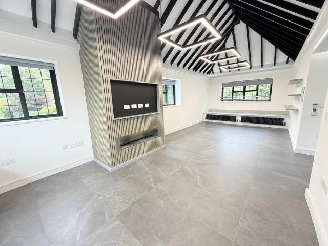 Beech Hill Avenue, Hadley Wood 3 bed flat to rent £4,995 pcm £1,153 pw