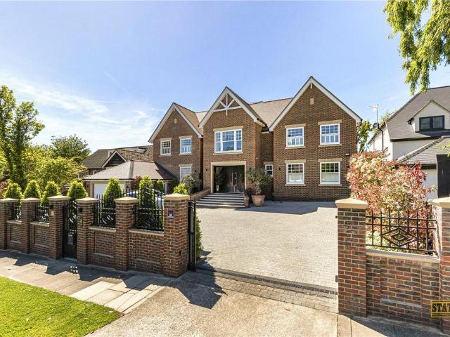 Beech Hill Avenue, Hadley Wood, EN4 5 bed detached house to rent £15,000 pcm £3,462 pw