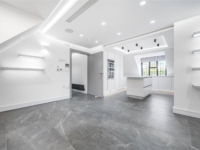 Beech Hill Avenue, Hadley Wood, Hertfordshire EN4, 3 bed flat to rent, £4,995 pcm | PrimeLocation