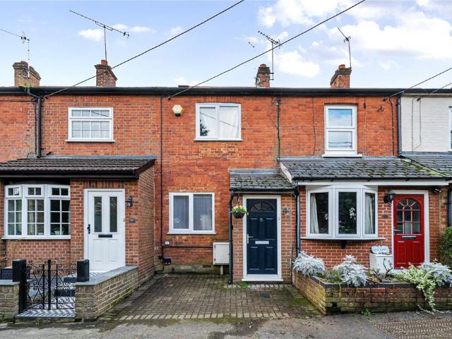 Beech Hill Road, Sunningdale. 2 bed terraced house to rent £1,900 pcm £438 pw