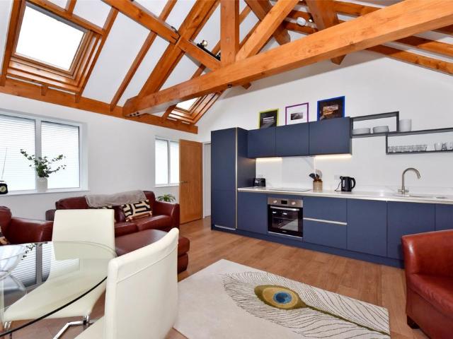 Beech House, 27 Little Marlow Road. 2 bed apartment to rent £3,900 pcm £900 pw