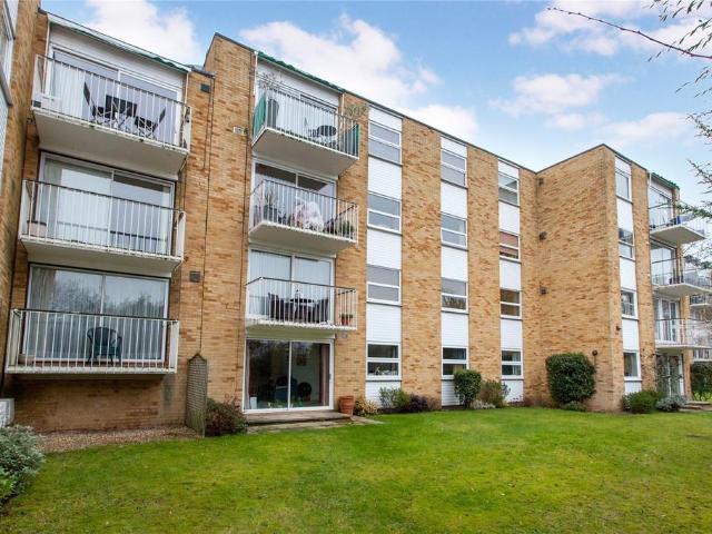 Beech House, Henley on Thames RG9 2 bed flat to rent £1,750 pcm £404 pw