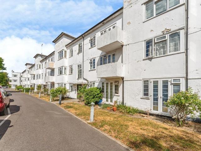 Beech Lawns, London N12, 2 bed flat to rent, £1,850 pcm | PrimeLocation