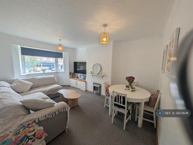 Beech Road, St. Albans, AL3 2 bed maisonette to rent £1,950 pcm £450 pw