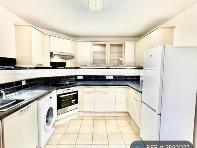 Beecholme, London, N12 2 bed flat to rent £2,000 pcm £462 pw