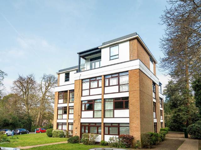 Beechcroft Manor, Weybridge, Surrey. 2 bed flat to rent £1,850 pcm £427 pw